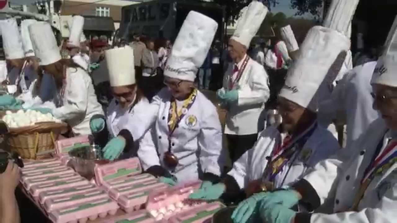 Giant Omelette Celebration 2014 - YouTube