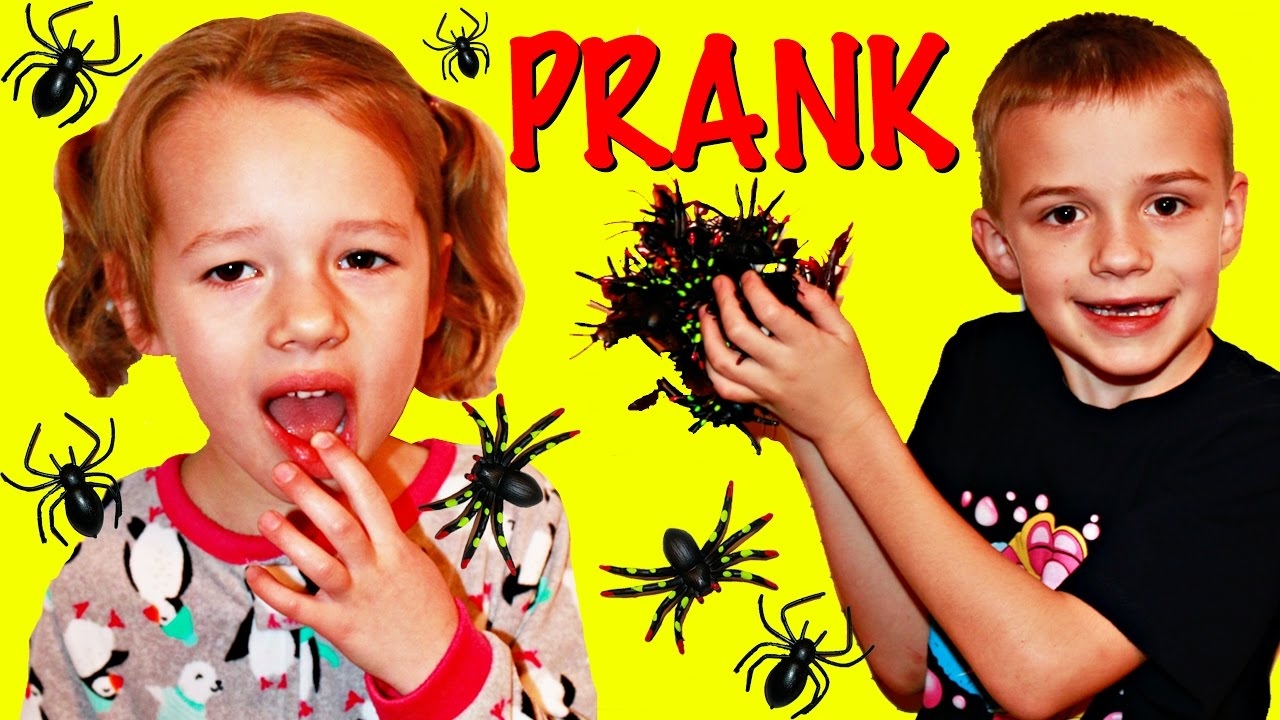 KIDS BUG PRANK ON SISTER Funny & Scary Spider Prank 😱 DisneyCarToys ...