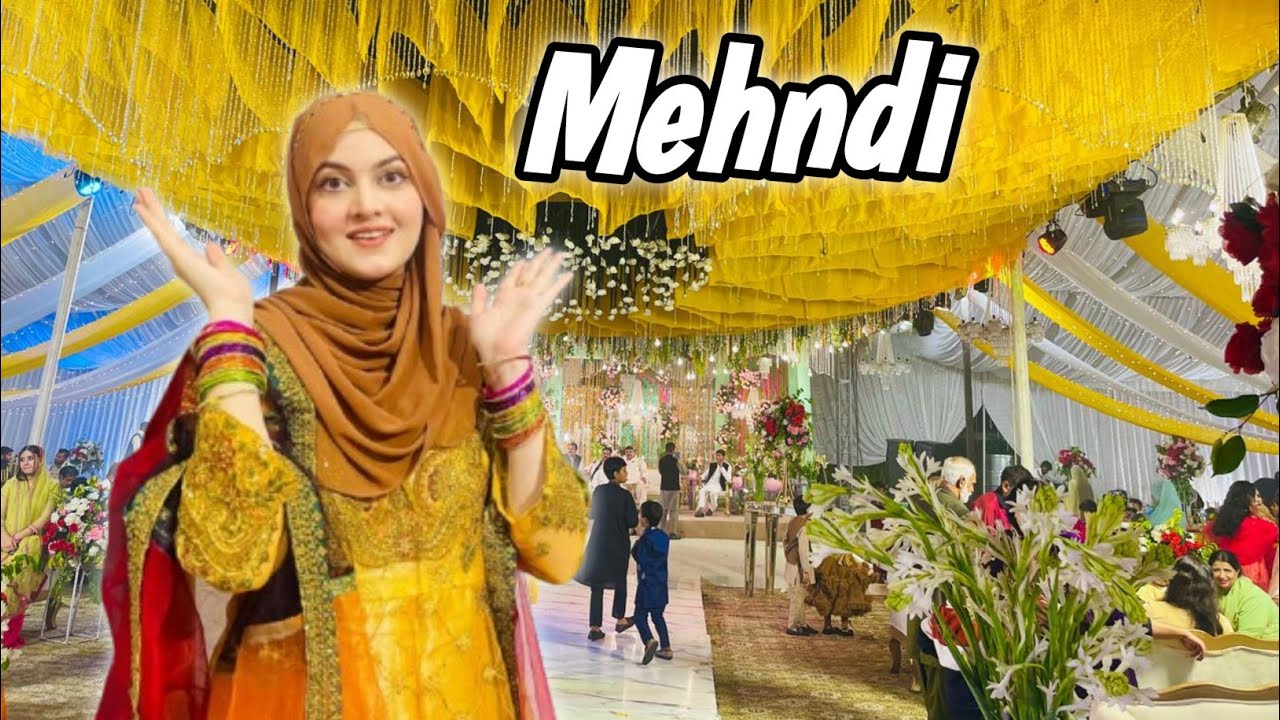 Mehndi Night || Saab Ko Sunaya Song 😅 || Lahori Punjabi Family - YouTube