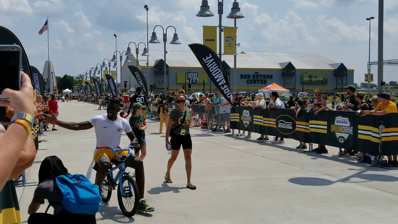 Green Bay Packers post-practice bike ride 07.25.2019 - YouTube