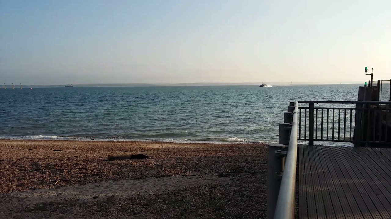 Freedom 90 Hovercraft of Hoverspeed Arrives in Southsea 22 April - YouTube