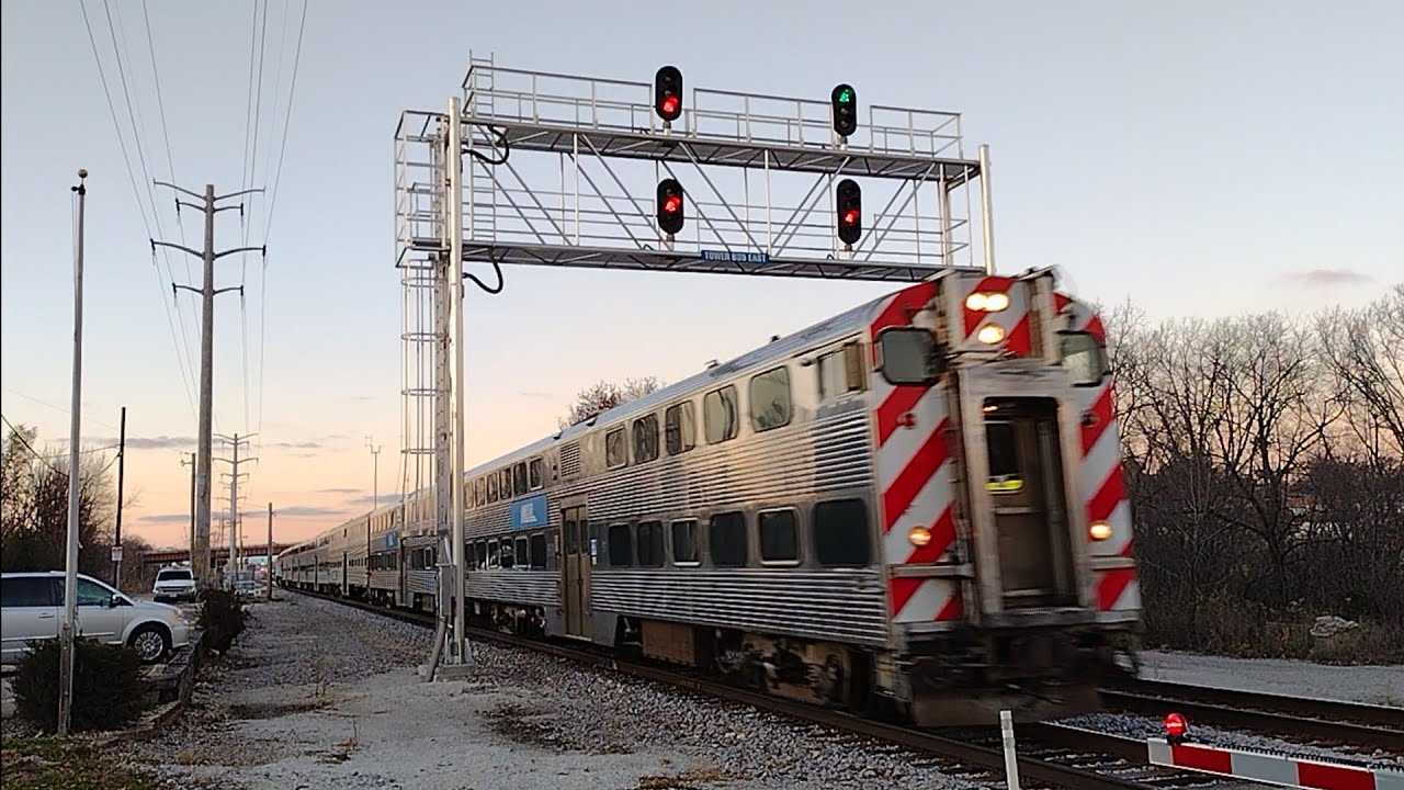 Metra MP36 411 east at Elgin, Illinois on November 11, 2022 - YouTube