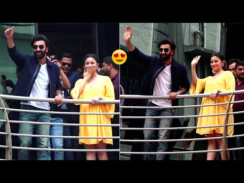 Alia Bhatt Super Cutest MOMENT With Husband Ranbir Kapoor After Brahmāstra Huge Success | Filmylooks