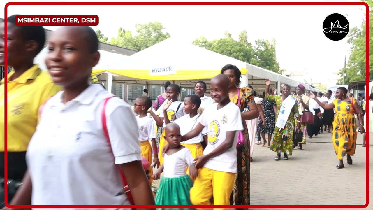 Tazama Dekania Zilivyoingia kwa Mbwembwe na Mabango | Misa ya Mavuno ...