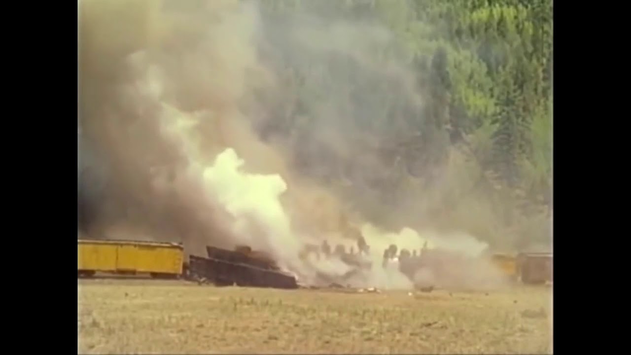 Denver and The Rio Grande train crash scene with added sfx - YouTube