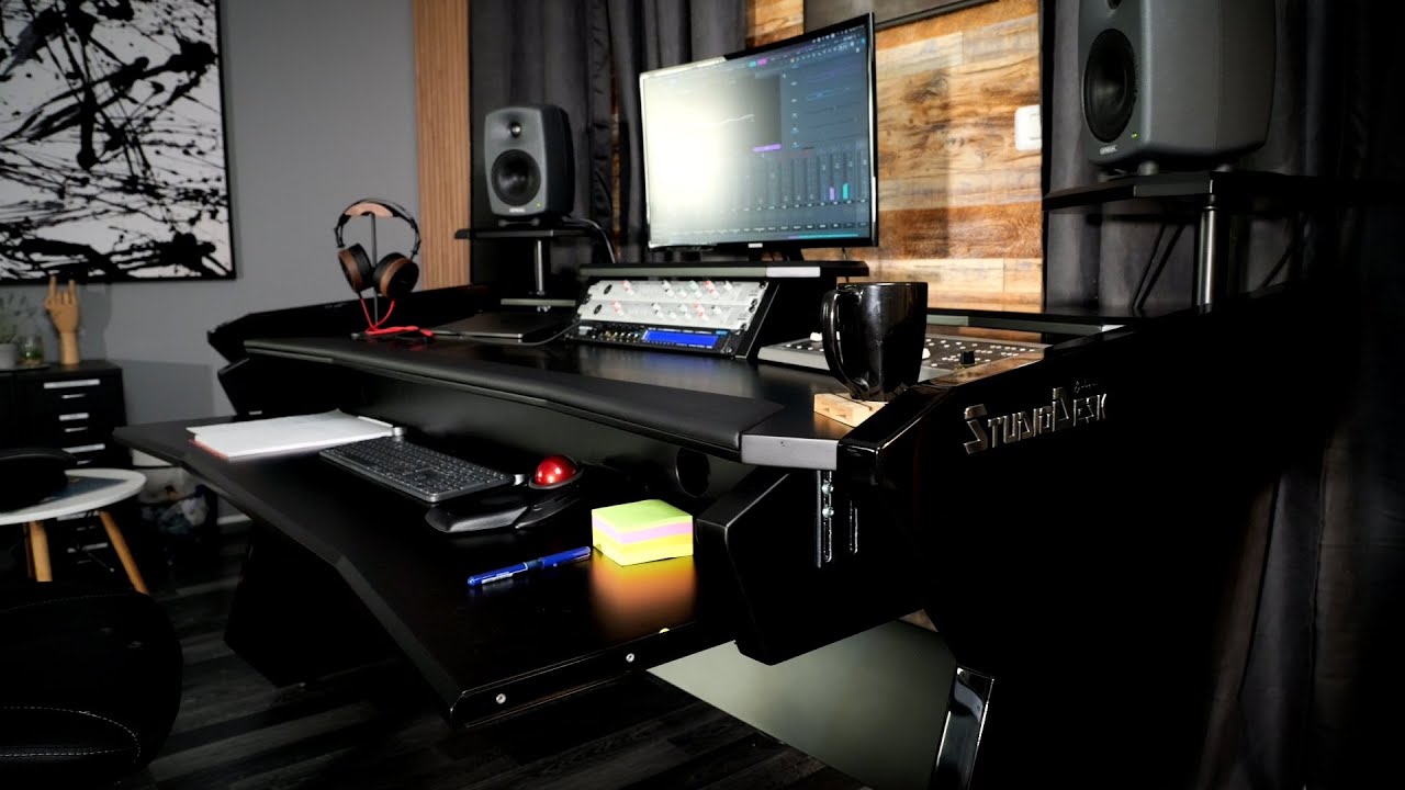 Setup and assembly of Studio Desk Enterprise at OLLO Audio demo room ...