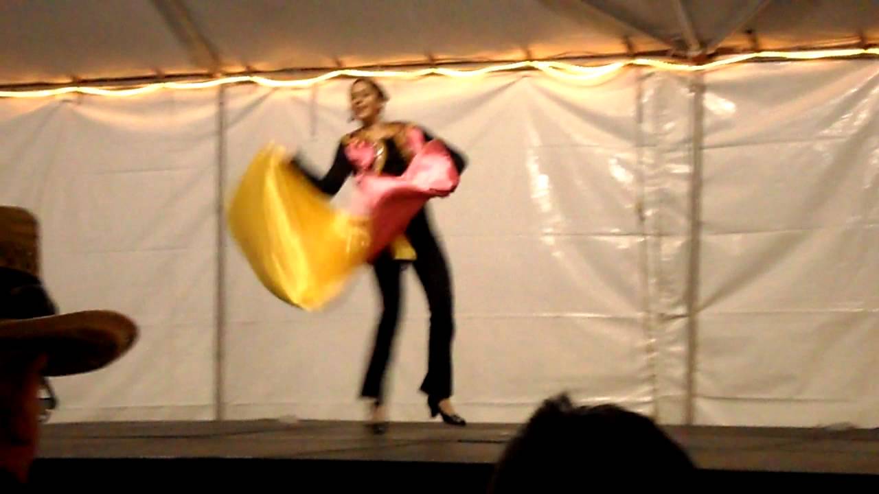 Bull Dance from Spain. - YouTube