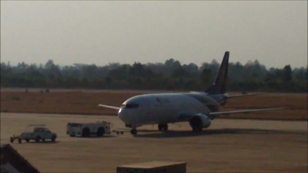 Thai Airways International Boeing 737-400 Takeoff from KKC - YouTube