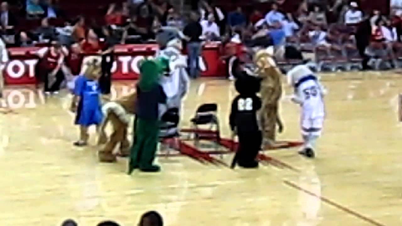 UHD's Ed-U-Gator at the Houston Rockets! - YouTube