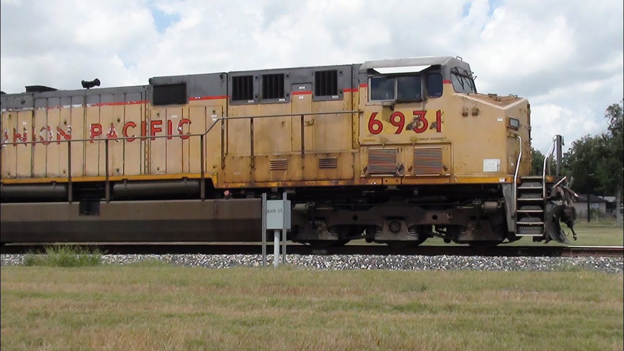 UP #6931 Leads North Bound CCTX Coal Train - YouTube