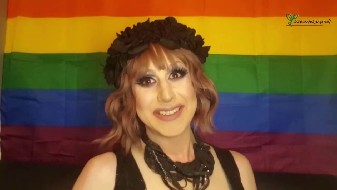 Carla Stracci: essere drag queen e attivista - YouTube