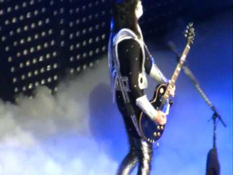KISS - Tommy Thayer Guitar Solo - Pittsburgh 2009 - Sonic Boom Tour 2009