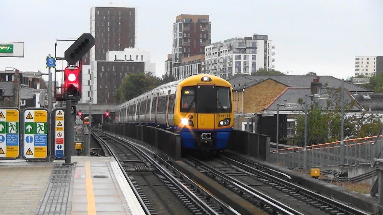 (HD) London Overground 378136 arrives at Haggerston on 9C22 for West ...