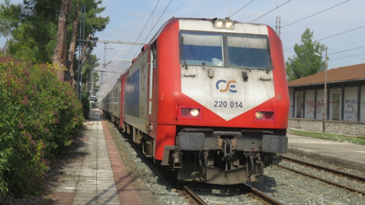 Greece: A pair of TrainOSE Class 220 diesel locos leave Livadia on a ...