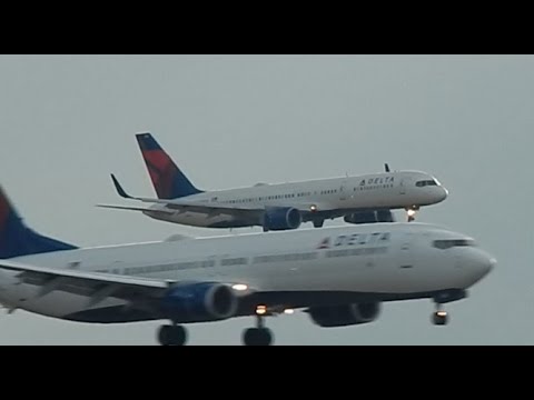 Parallel Landing Fun at DTW - YouTube