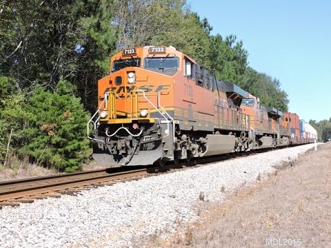 HD: BNSF 7133 leads CSX L186-15 in Moreland, GA - YouTube