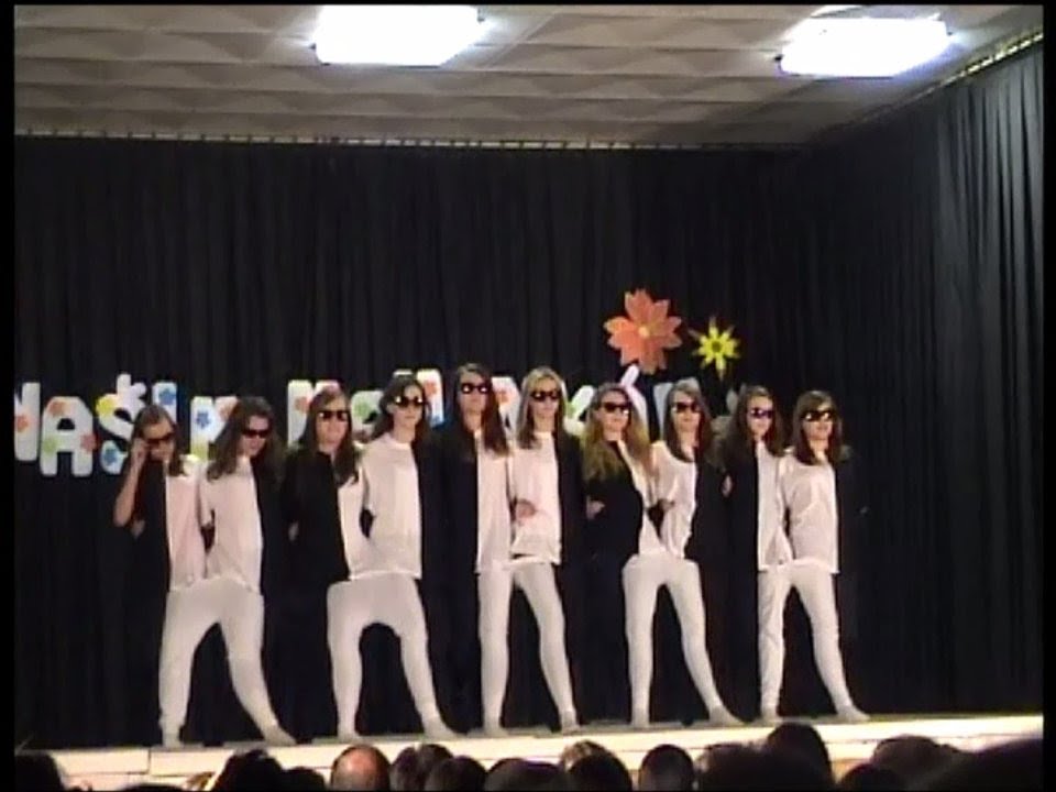 Optical illusion dance - YouTube