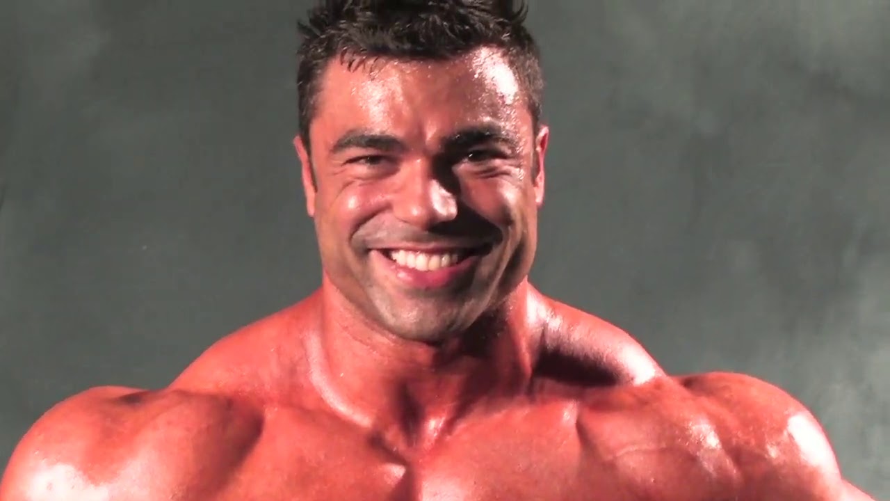 Eduardo Correa posing - YouTube