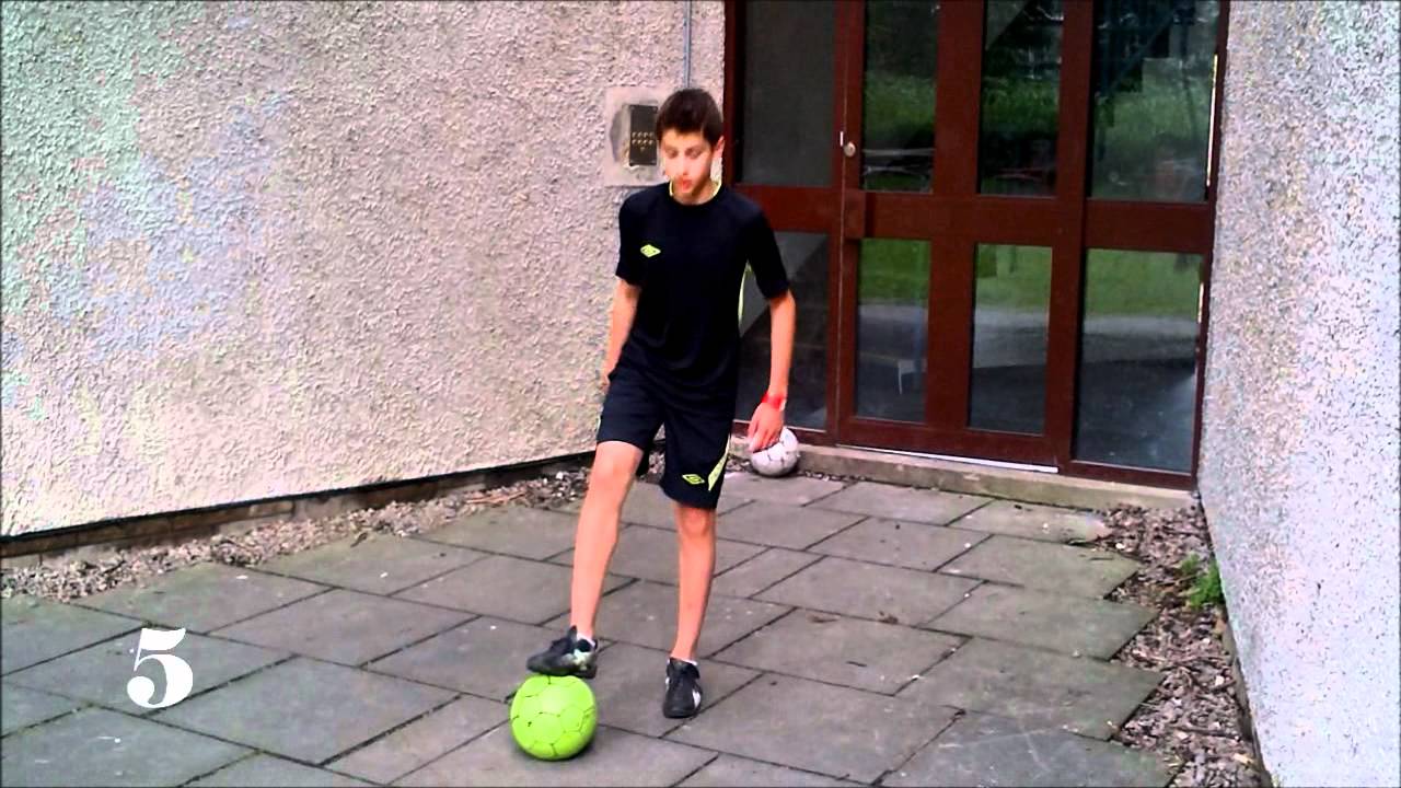 10 easy ways to lift up a soccer ball - YouTube