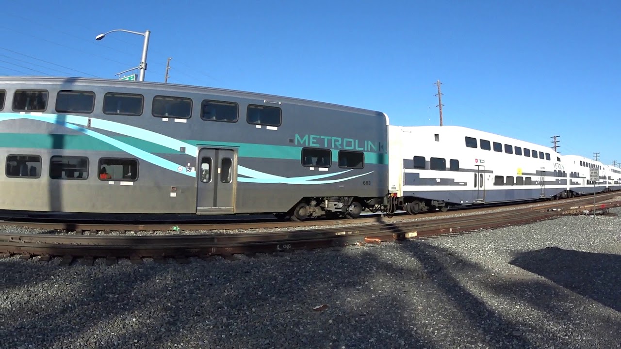 MP36PH-3C Metrolink Meet F59PHI at Santa Fe Springs - YouTube