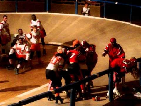 ROLLER DERBY PATSY DELGADO VICKI McEWEN JAM - YouTube