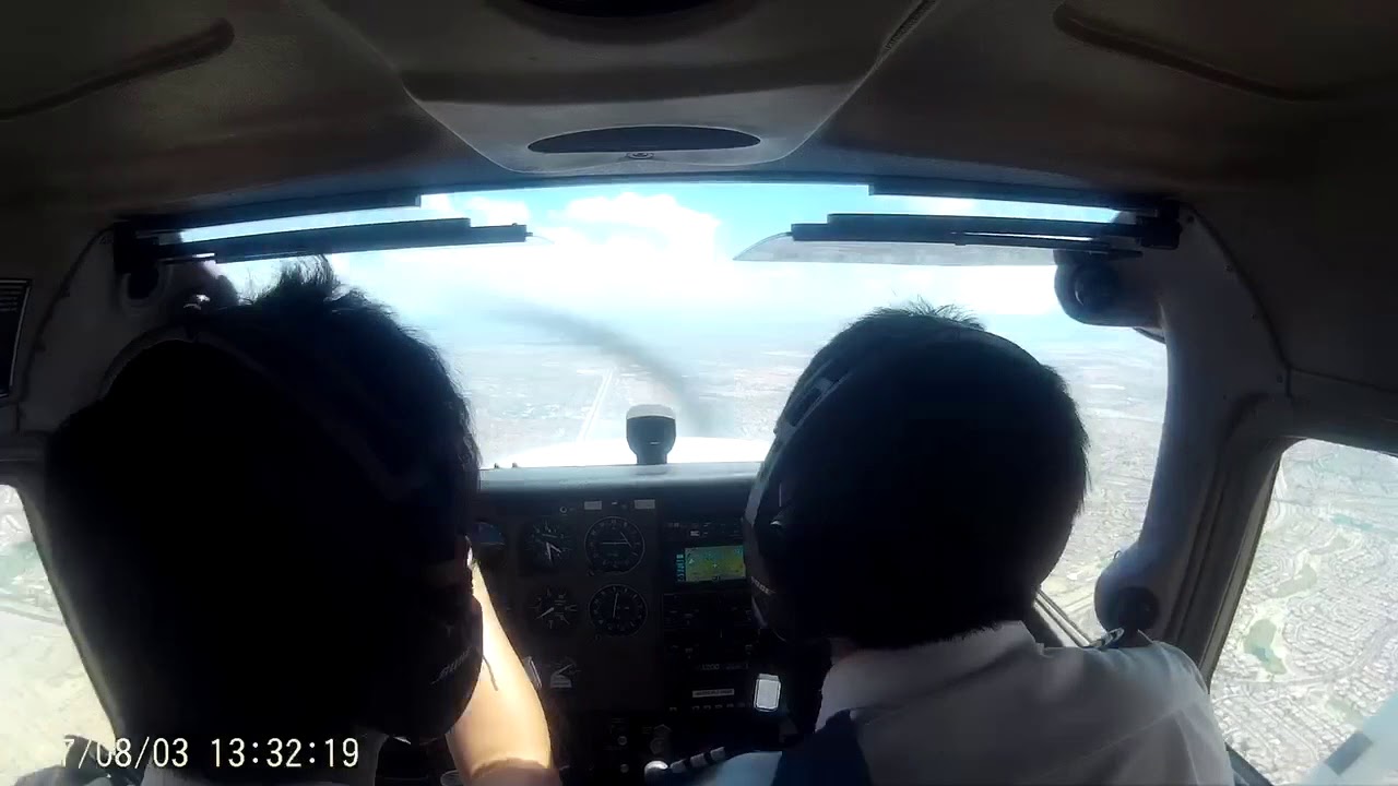 How to approach of cessna into kdvt - YouTube