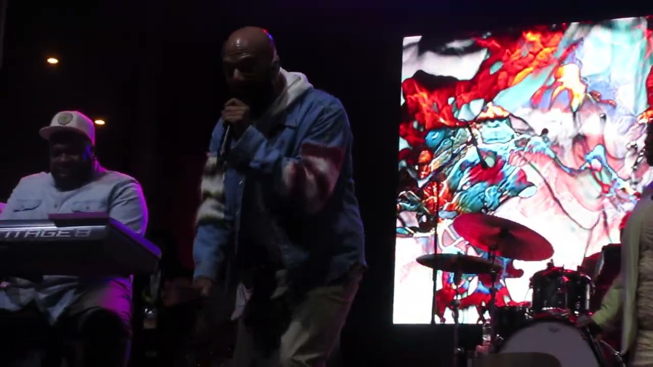 Common - "GO!" (Live in Boston) - YouTube