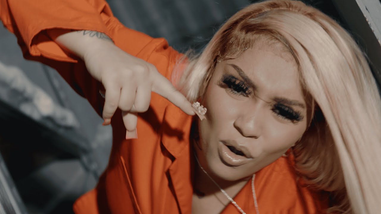 LOLA REDD - Keep Playing (Directed by Hoodrichkevin) @LolaRedd - YouTube