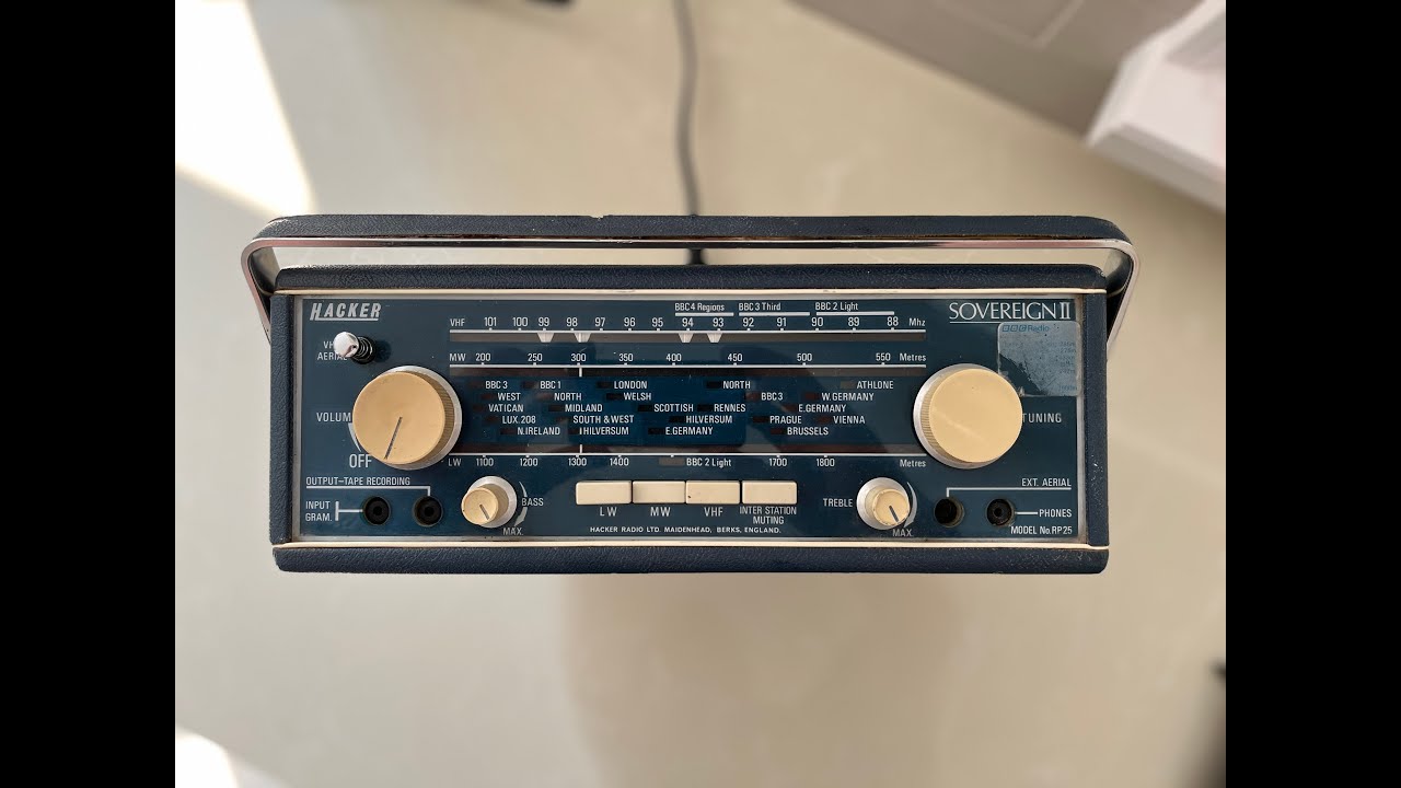 Hacker RP25 unusual band spread on AM / MW - YouTube