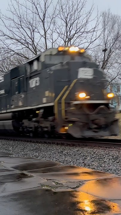 NS 51K Screams Thru Boyce #norfolksouthern #heritageunit - YouTube