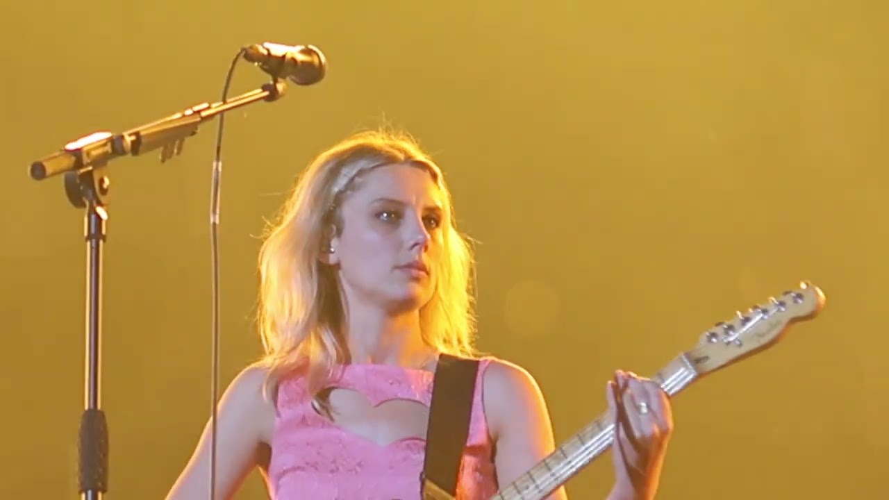 How Can I Make It OK - Wolf Alice (Stockholm, June 29 2022) - YouTube
