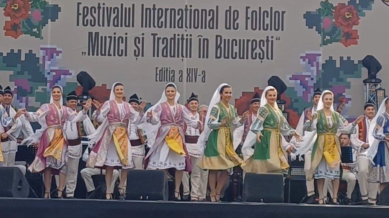 Folclor autentic romanesc la festivalul international de folclor! - YouTube