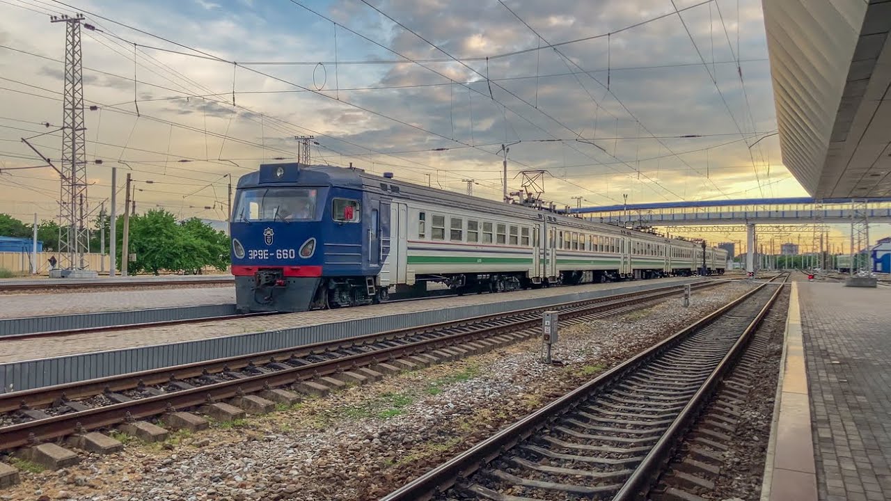 🇺🇿 ЭР9Е-660 на станции Ташкент-Пассажирский / EMU ER9E-660 under the ...