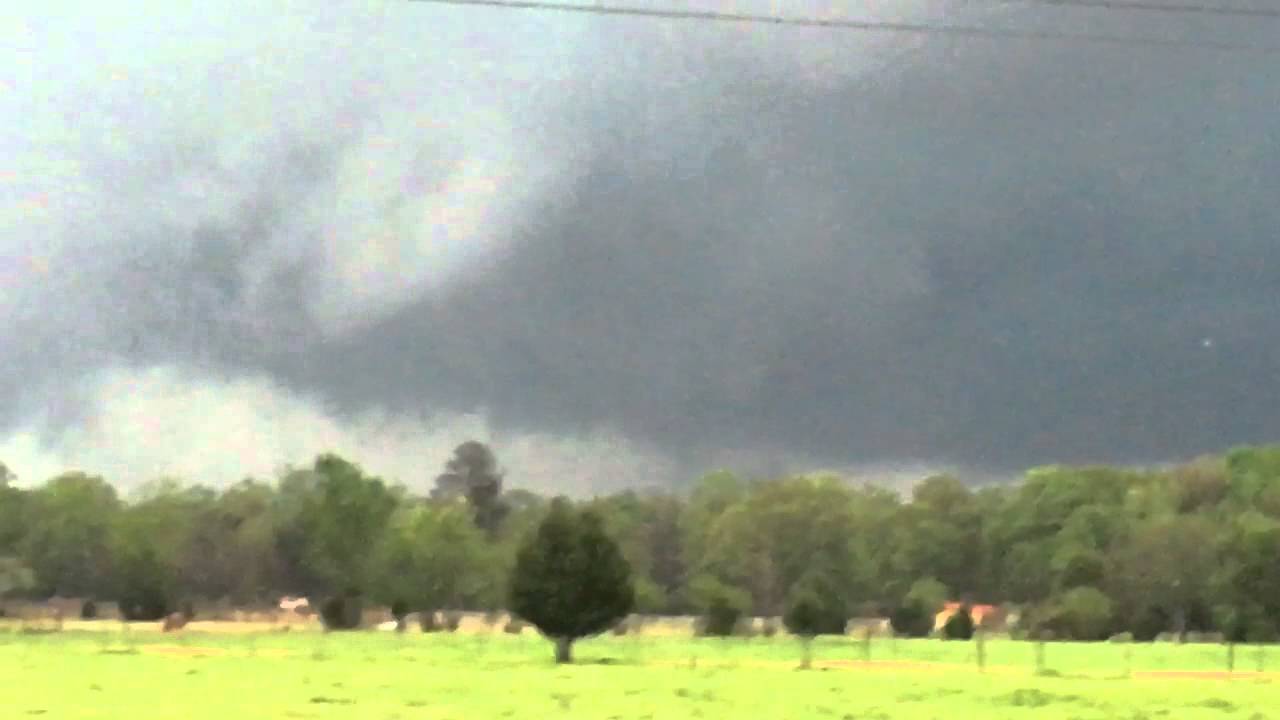 The tornado that came through New Hope Ms 3-31-2016 - YouTube