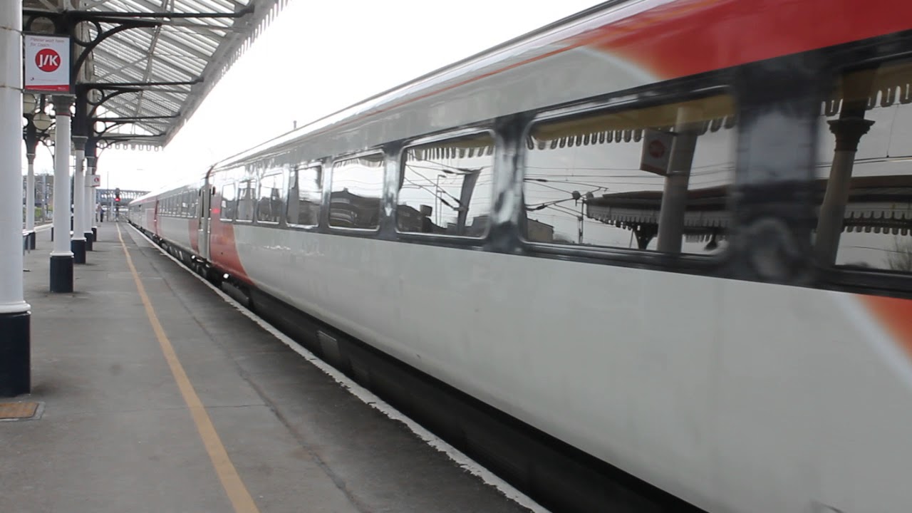 VTEC HST 43308 with 43307 - 1N85 London kings Cross to York arrival ...