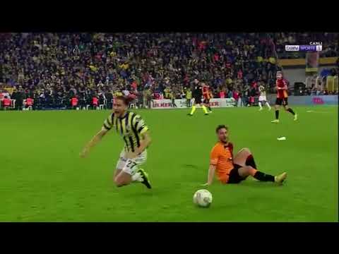 Dün oynanan Fenerbahçe-Galatasaray Derbisinde Crespo'nun aldatıcı taklaları...