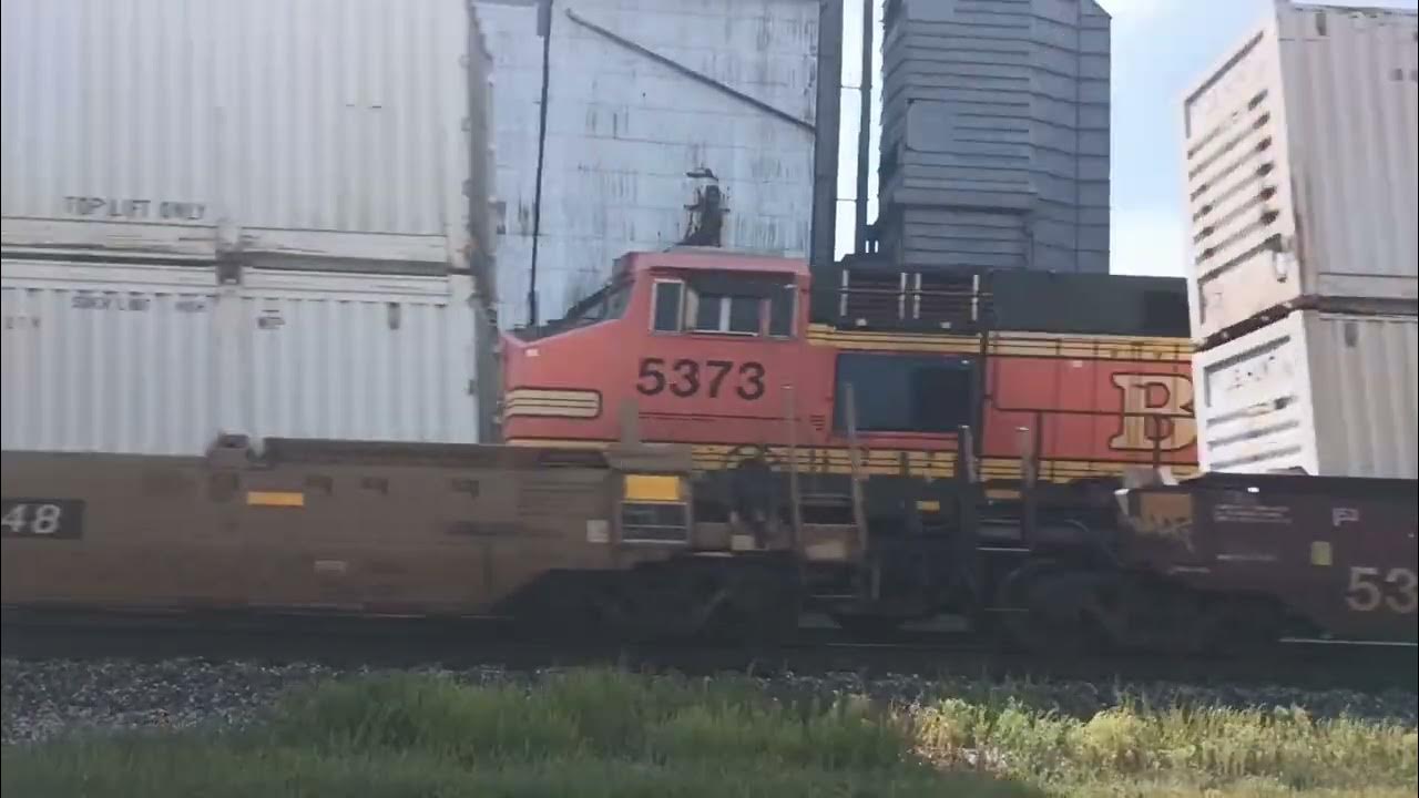 Awesome BNSF Meetup BNSF 6431 Meets BNSF 7386!!!! - YouTube