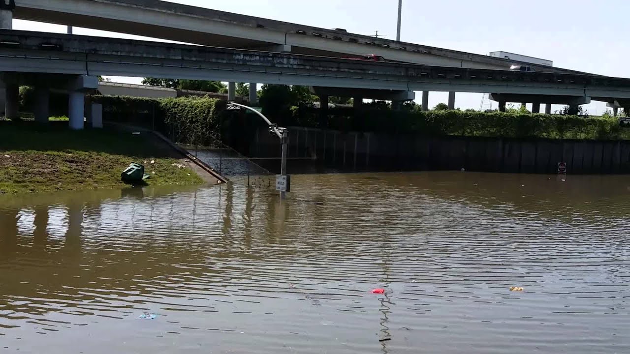 Houston flooding Crosstimbers at Hardy Toll Road! - YouTube