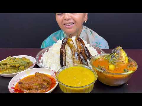 BIGBITES, EATING RICE WITH RUI FISH CURRY, DAL PATURI, BEGUN VAJA, TEL POTOL..