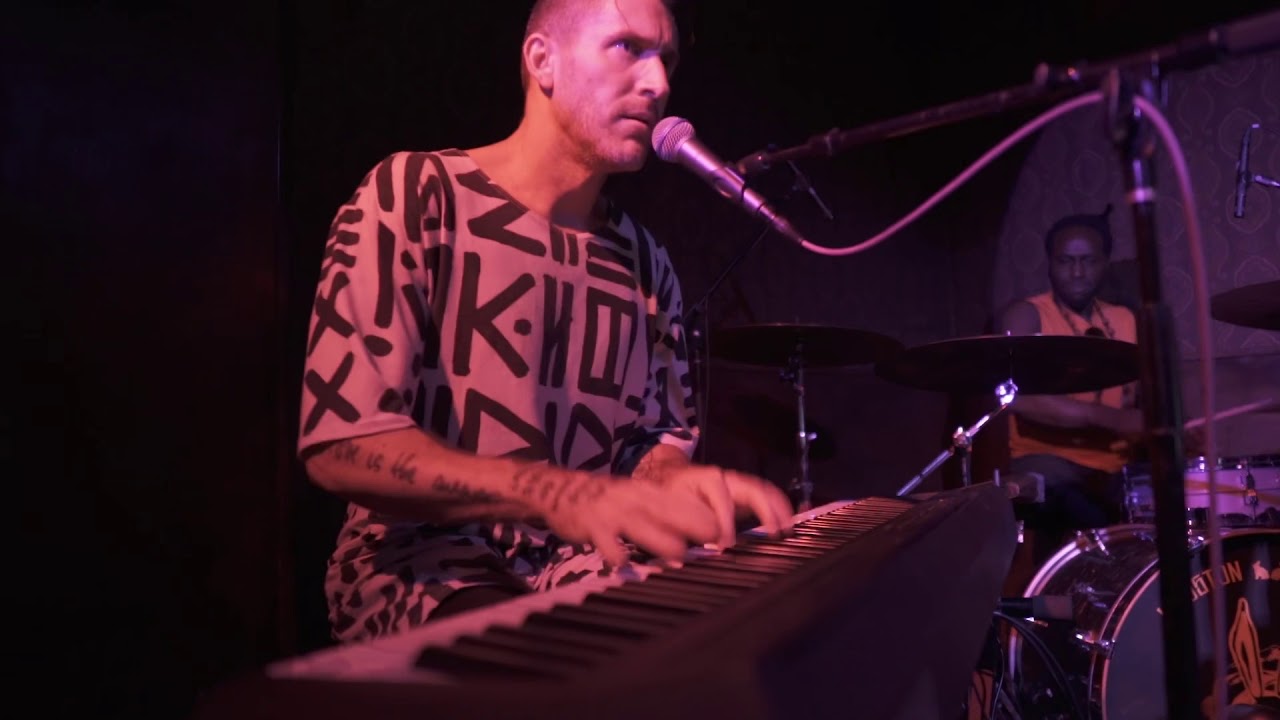 Dave Yaden live at Black Rabbit Rose - YouTube