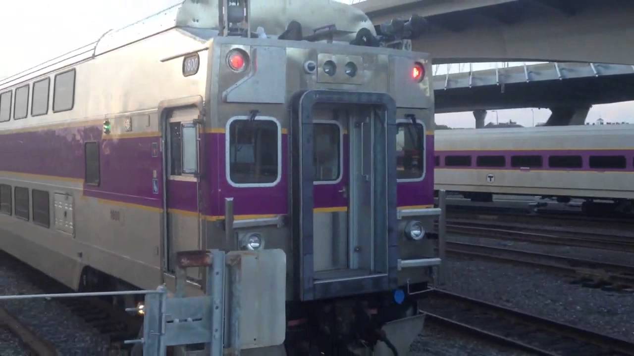 MBTA GP40MC 1122 departing North Station with Hyundai Rotem - YouTube