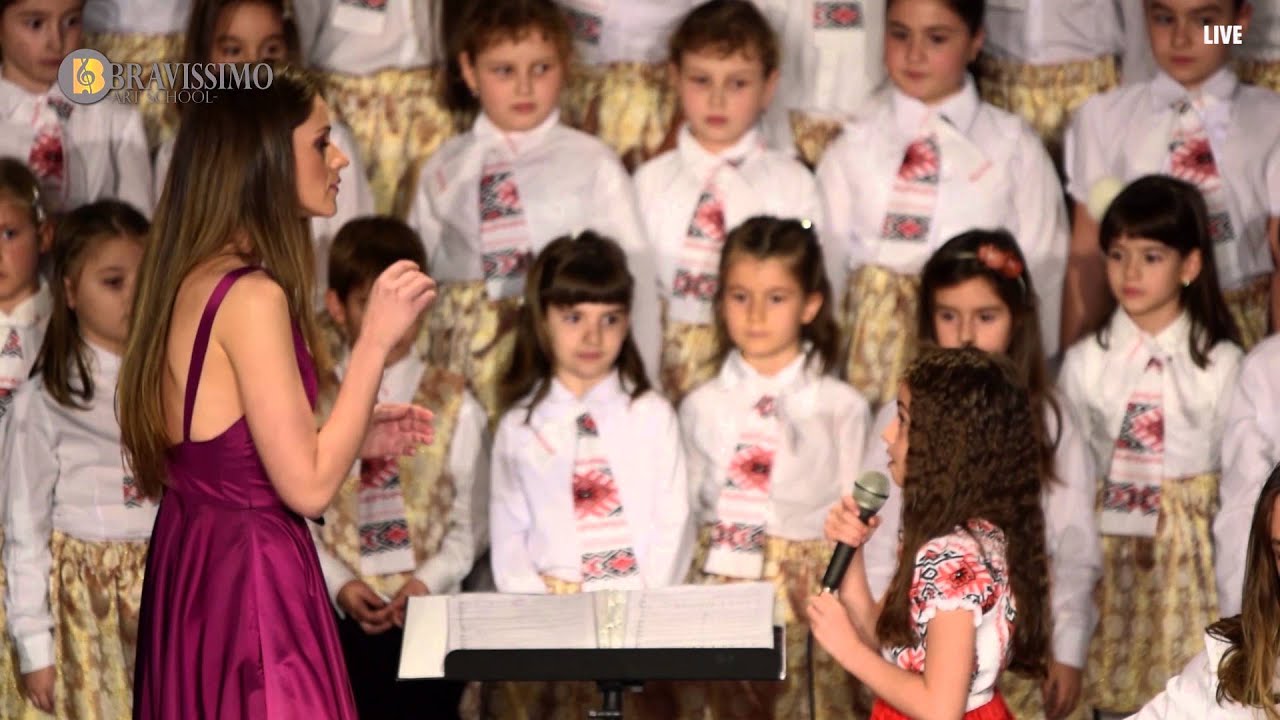 Corul Bravissimo & Catalina Mihalache - La Vitleem - YouTube