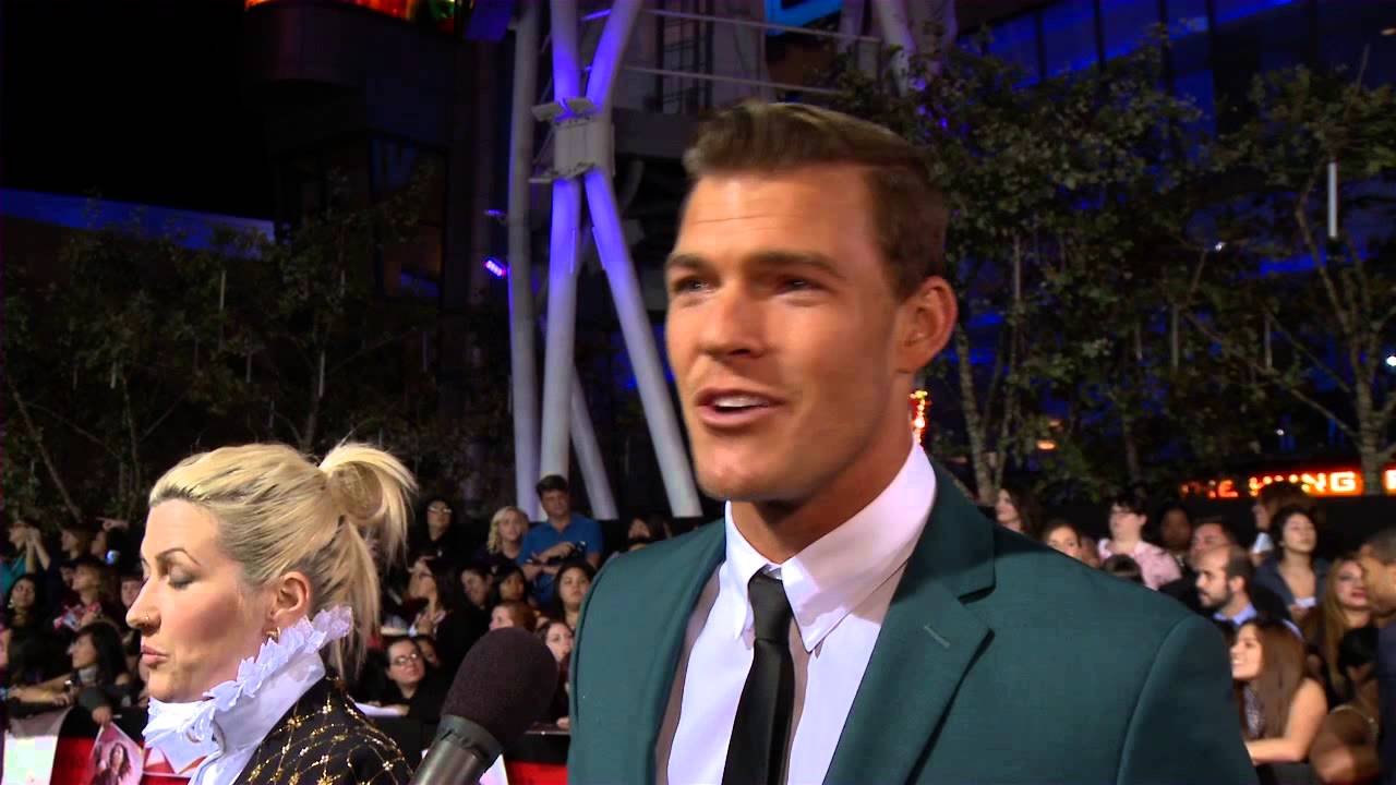 Alan Ritchson (Gloss) interviewed at the 'Catching Fire' Premiere in L ...