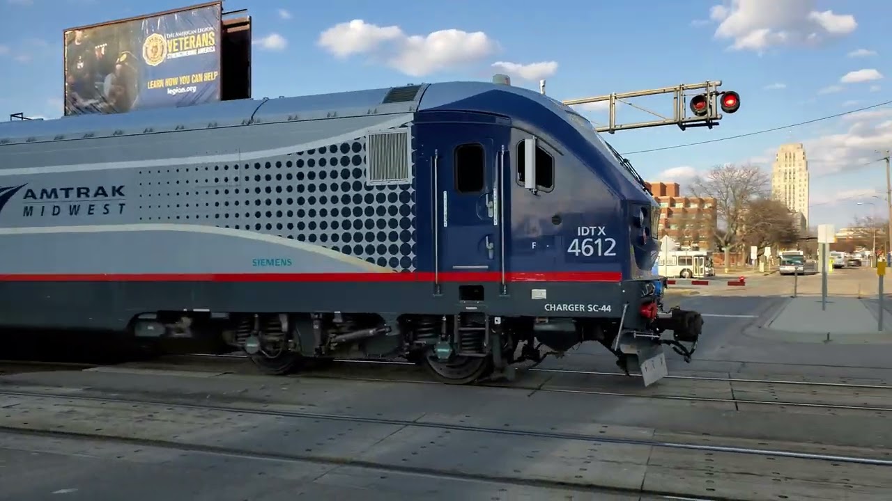 3/16/22 - AMTRAK wolverine 352 arrives at battle creek - YouTube