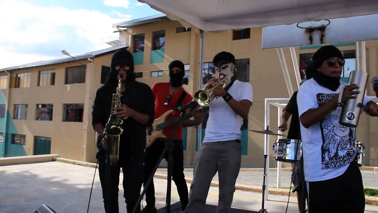 Chipote Chillon Cumbia en la Ferro - YouTube