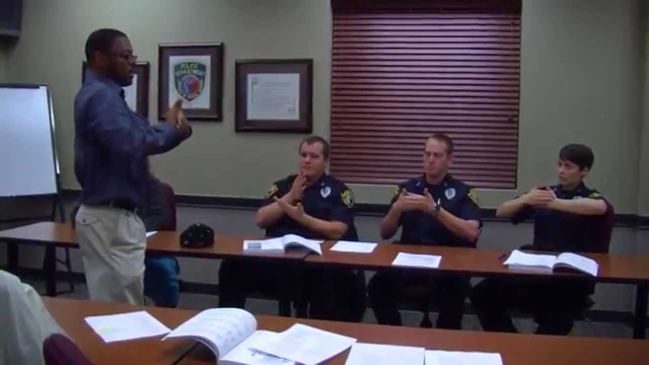 UCA Police Learn Sign Language - YouTube