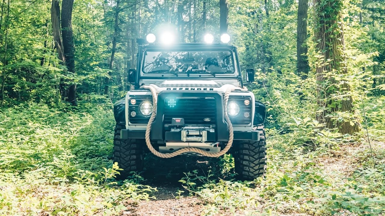 LAND ROVER DEFENDER 110 SPECTRE - YouTube