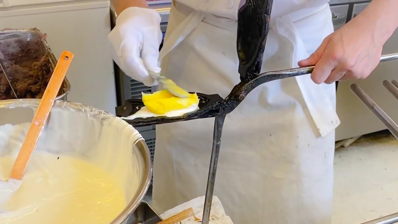 japanese street food - TAIYAKI , NINGYO YAKI ( asakusa tokyo ) - YouTube