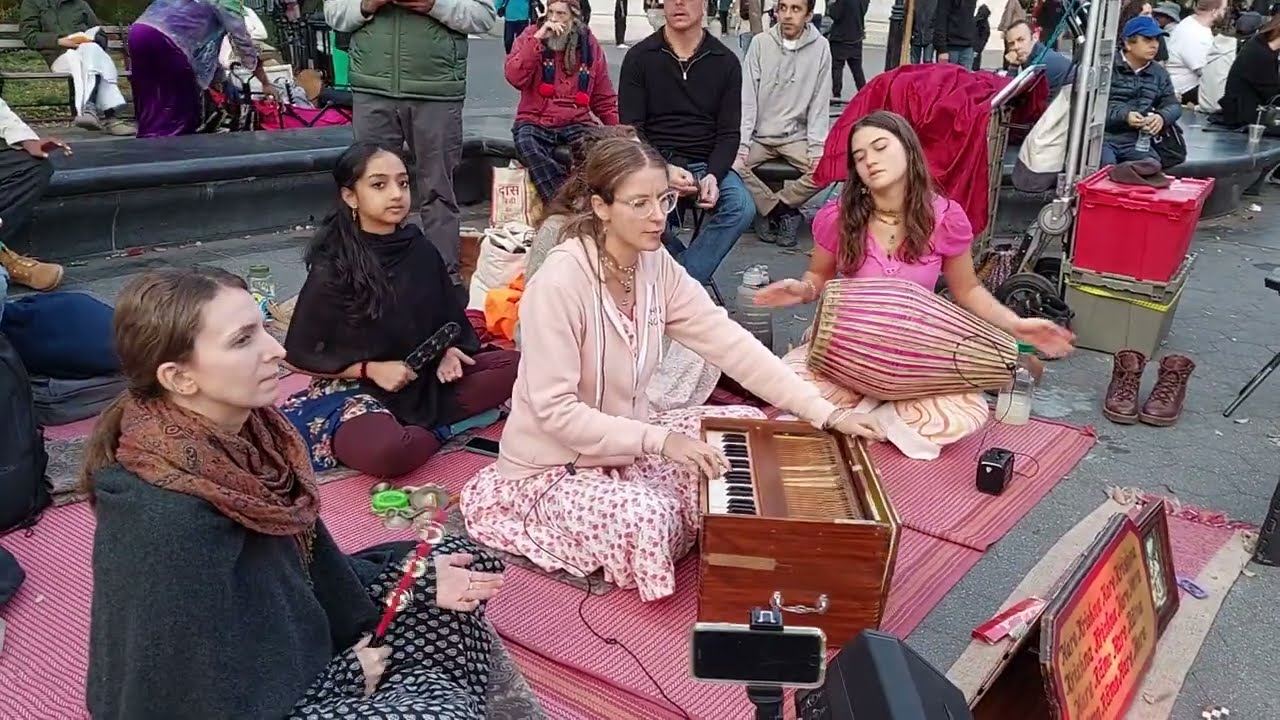 Divyangi Devi Dasi Chants Hare Krishna at Washington Square Park - YouTube