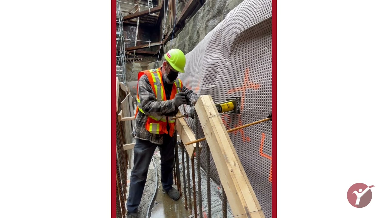 Test d'ancrage dans un trou de roc - YouTube